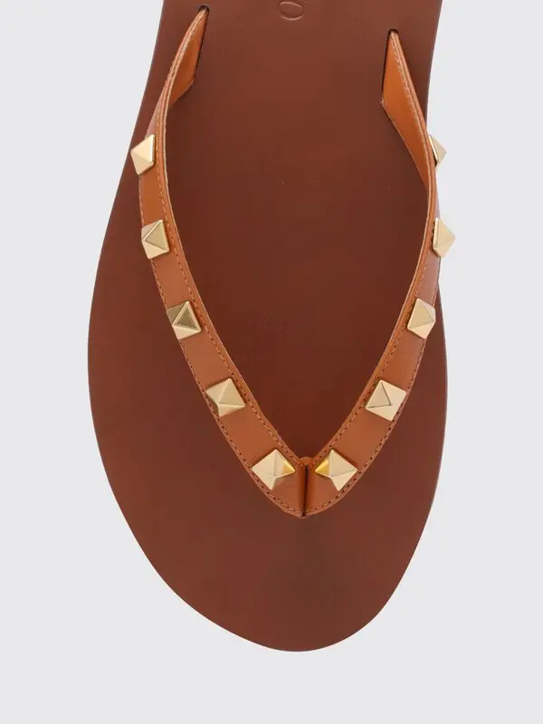 Valentino Garavani Rockstud Calfskin Thong Sandals - Brown