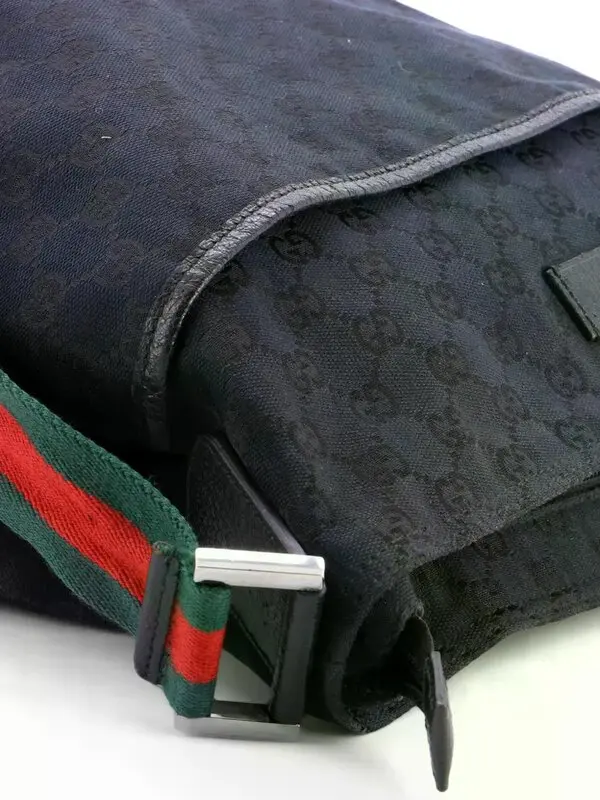 Gucci Gg Canvas Medium Messenger Bag