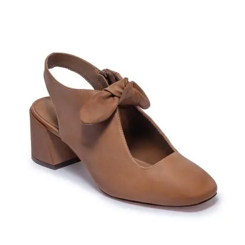 Bernardo Angelina Pump - Almond