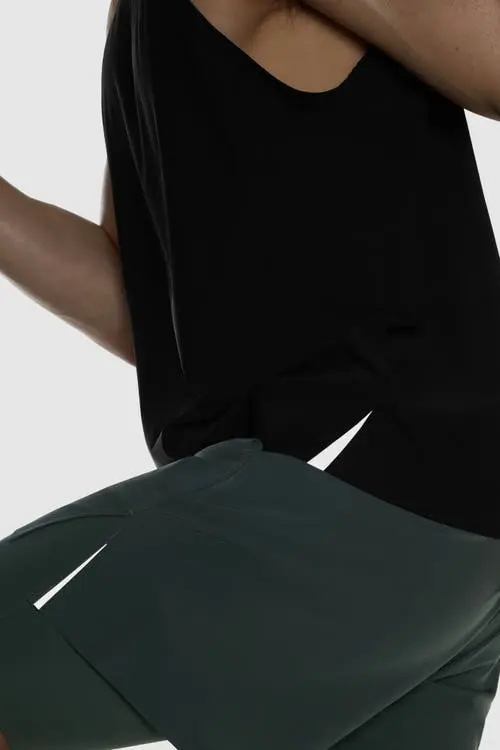PELOTON Run Interlock Stride Singlet - Black