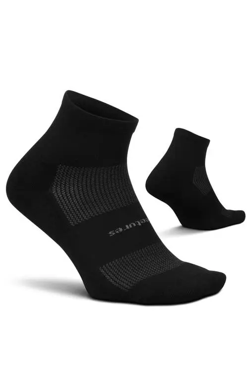FEETURES High Performance Max Cushion Quarter Sock Moisturewicking Athletic Socks - Black