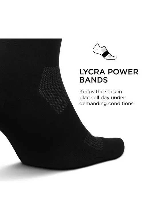 FEETURES High Performance Max Cushion Quarter Sock Moisturewicking Athletic Socks - Black