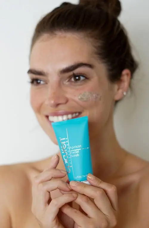 EPICUREN DISCOVERY Apricot Facial Scrub