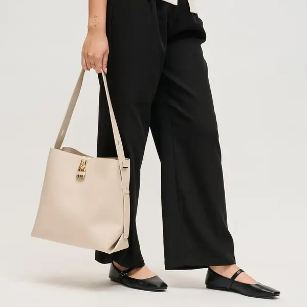URBAN EXPRESSIONS Caroline Hobo - Bone