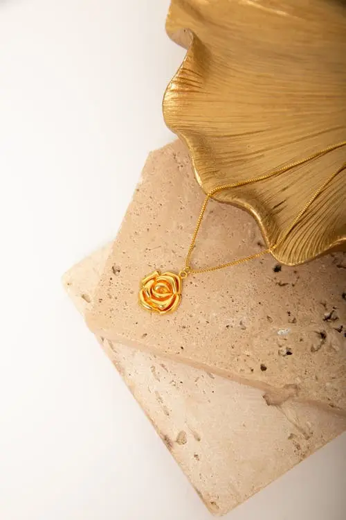 SEVEN SAINTS Mystic Pendant Necklace - Gold