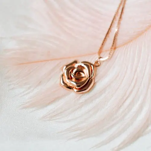 SEVEN SAINTS Mystic Pendant Necklace - Rose