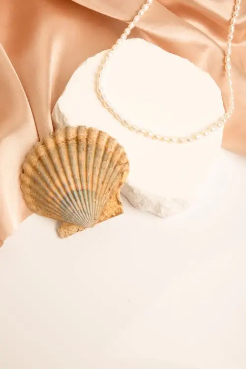 SEVEN SAINTS Baroque Freshwater Pearl Choker Necklace - Gold