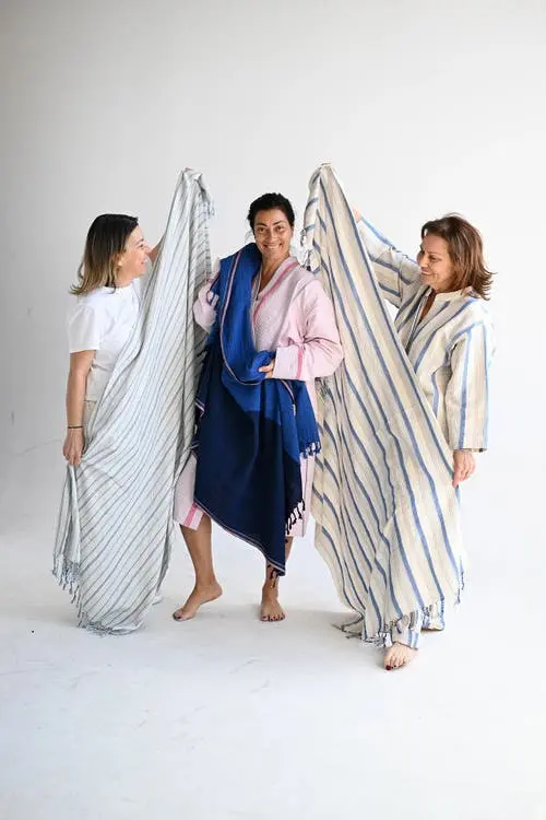 HOME AND LOFT Thin Stripe Cape Towel