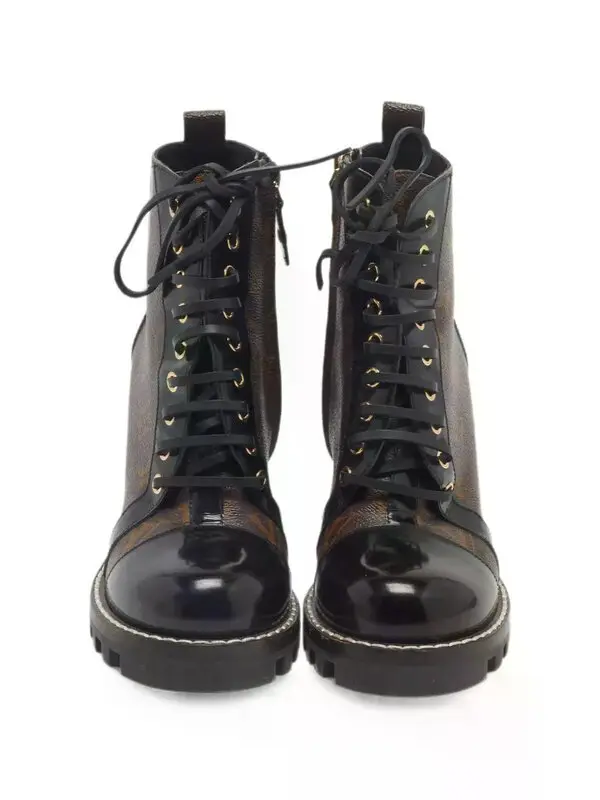 LOUIS VUITTON Star Trail Ankle Boots