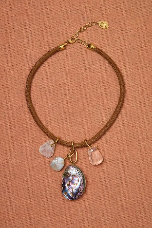 Chan Luu Suede Necklace With Shell Pendant - Multi