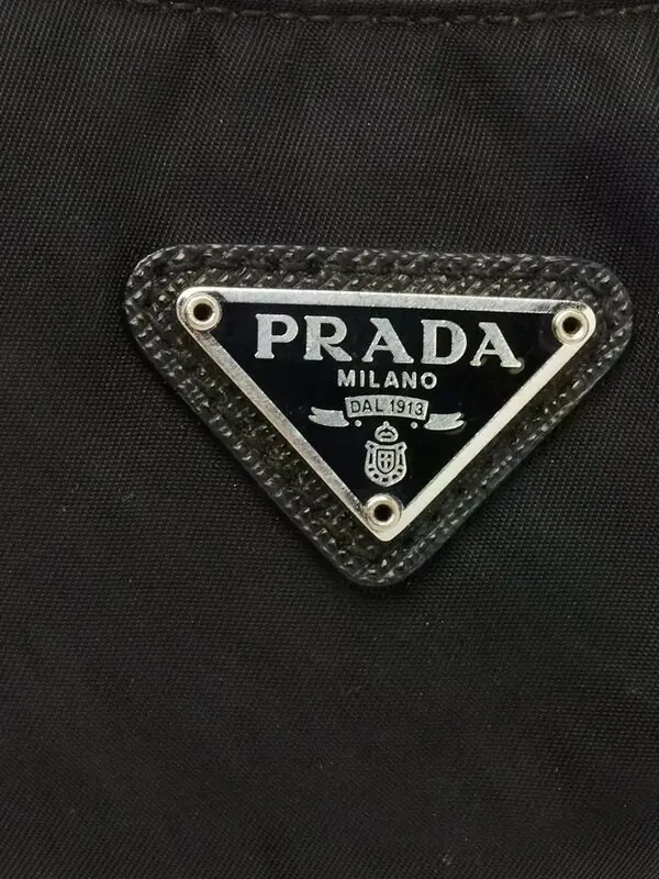 Prada Re-edition 2005 Shoulder Bag - Black