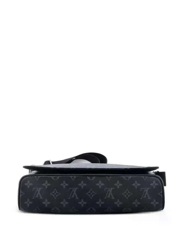 LOUIS VUITTON Monogram Eclipse Canvas Mm Messenger Bag - Black