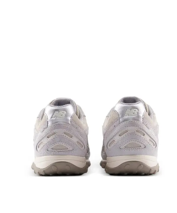 NEW BALANCE 204l Retro Running Shoes