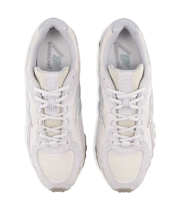 NEW BALANCE 204l Retro Running Shoes