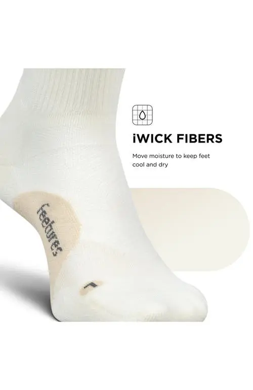 FEETURES Elite Light Cushion Quarter Sport Socks With Targeted Compression - Linen