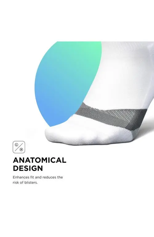 FEETURES Elite Light Cushion Quarter Solid Sport Sock With Targeted Compression - White