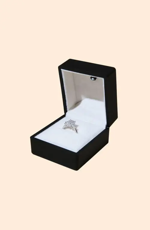 VOICEGIFT Voice Recordable Ring Box With Led Illumination - Black