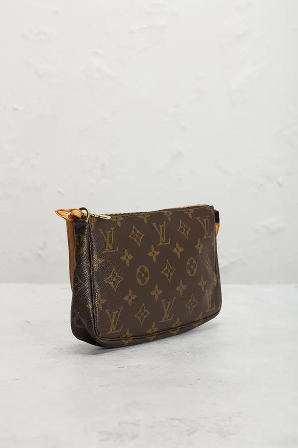 LOUIS VUITTON Monogram Pochette Accessoires Shoulder Bag