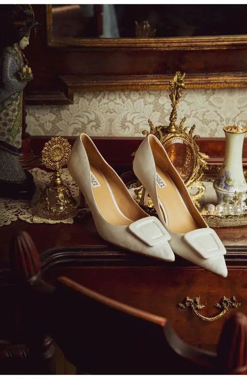 Badgley Mischka Yanet Pointed Toe Pump