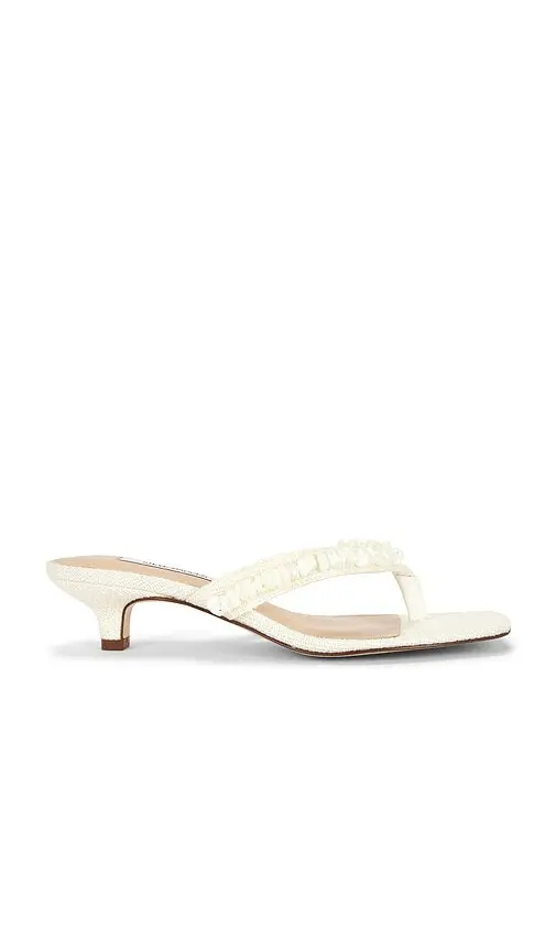 Steve Madden Tracie Shell Sandal In White - Bone