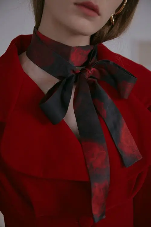 LOST PATTERN La Rosa Silk Skinny Scarf
