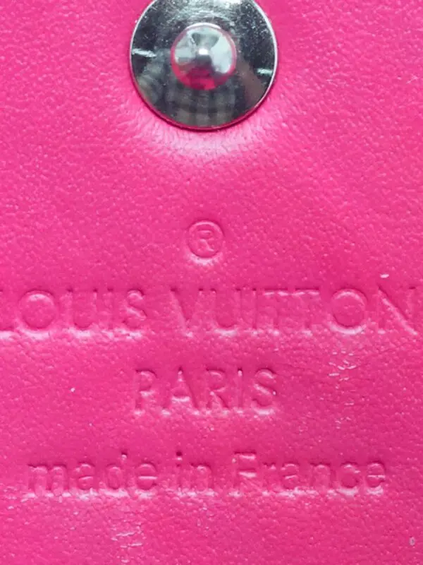 LOUIS VUITTON Sarah Monogram Rose Pop Vernis Wallet