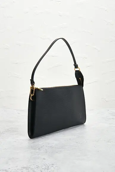 LOUIS VUITTON Epi Pochette Accessoires 24 Shoulder Bag - Black