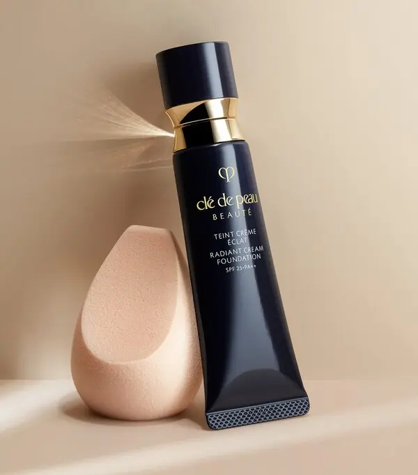 CLE DE PEAU BEAUTE Radiant Cream Foundation