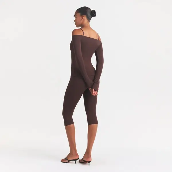 SKIMS Off The Shoulder Top | Deep Neutral | | Smooth Layers