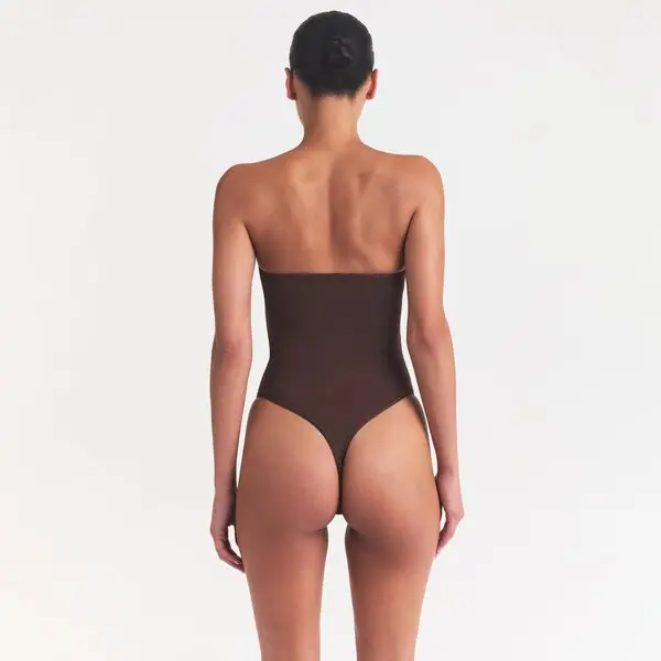SKIMS Strapless Bodysuit In Deep Neutral