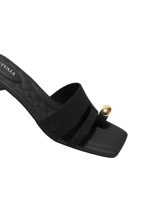 Vivaia Square-toe Toe Ring Sandals