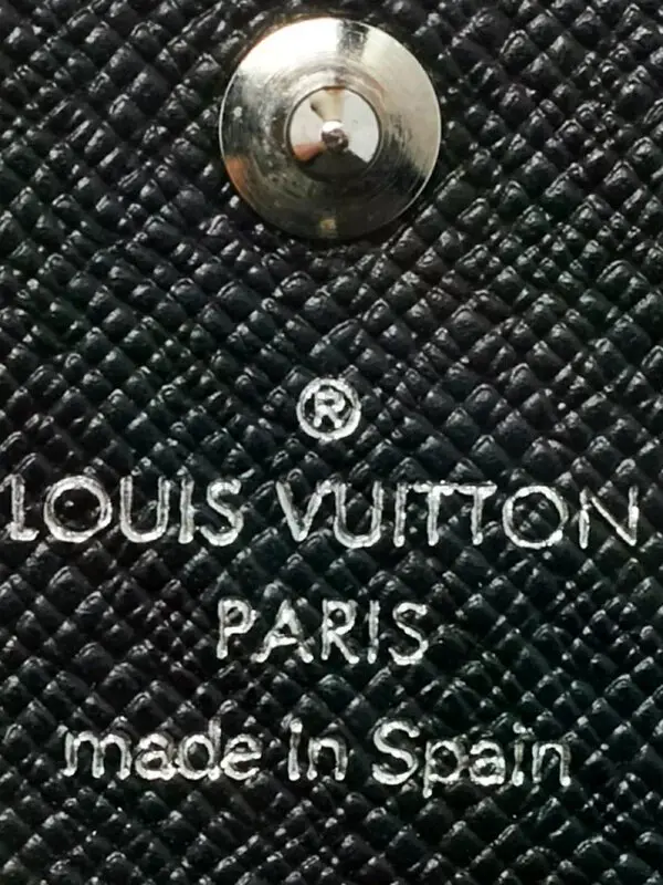 LOUIS VUITTON 6 Leather Key Holder