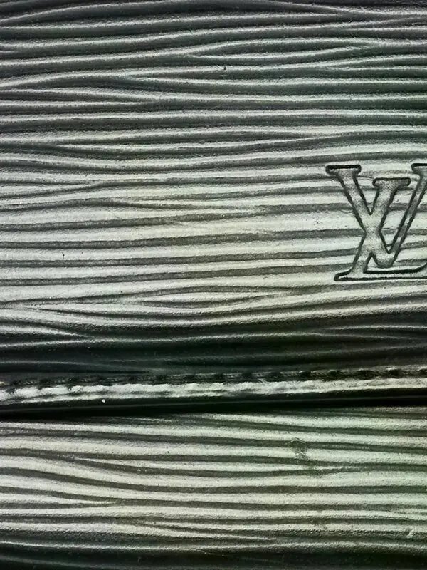 LOUIS VUITTON 6 Leather Key Holder