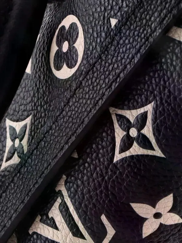 LOUIS VUITTON Speedy Bandoulière Bag - Black