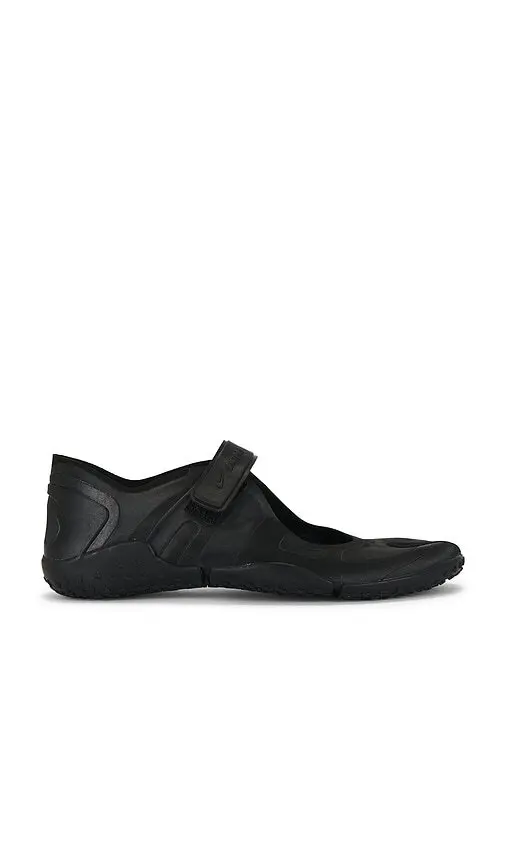 NIKESKIMS Rift Satin Sneaker