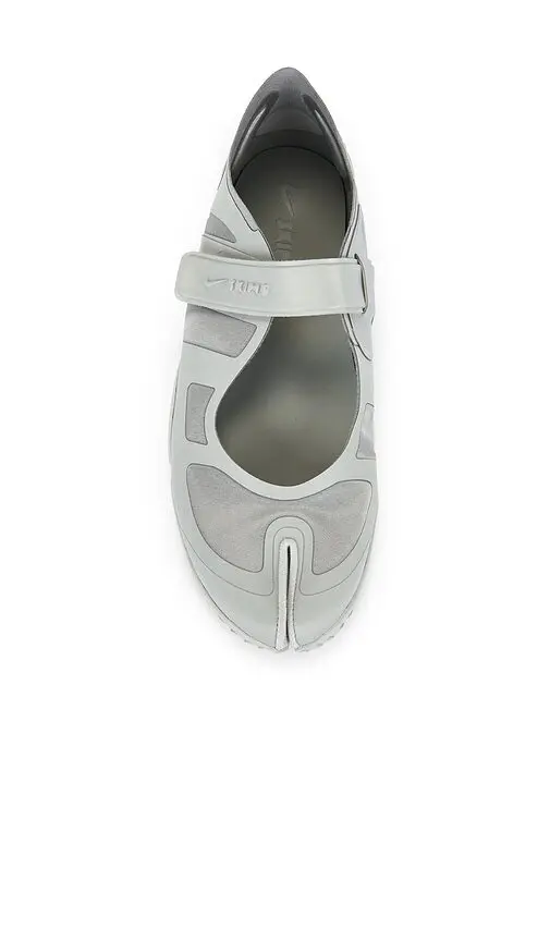 NIKESKIMS Rift Satin Sneaker In Metallic Silver
