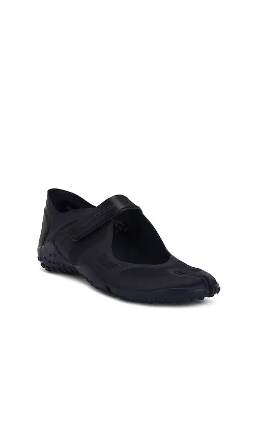 NIKESKIMS Nike X Skims Rift Satin Sneaker