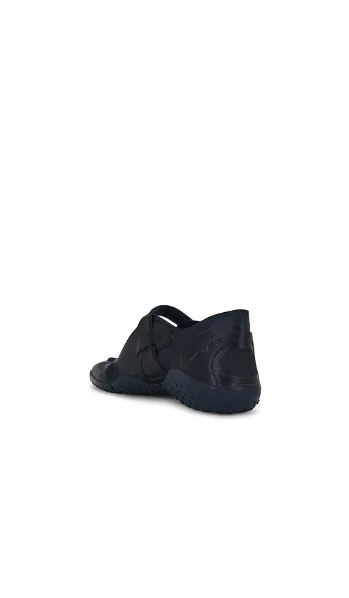 NIKESKIMS Nike X Skims Rift Satin Sneaker