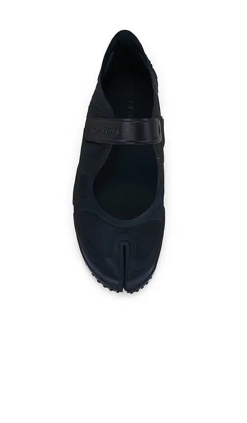 NIKESKIMS Nike X Skims Rift Satin Sneaker