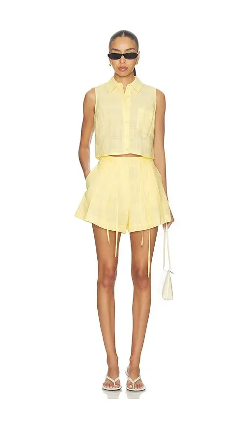 HEVRON Katja Sleeveless Button-up Shirt