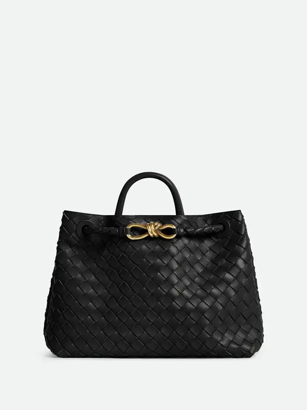 Bottega Veneta Elegant Mini Handbag With Structured Interior 25 Cm X 32 Cm