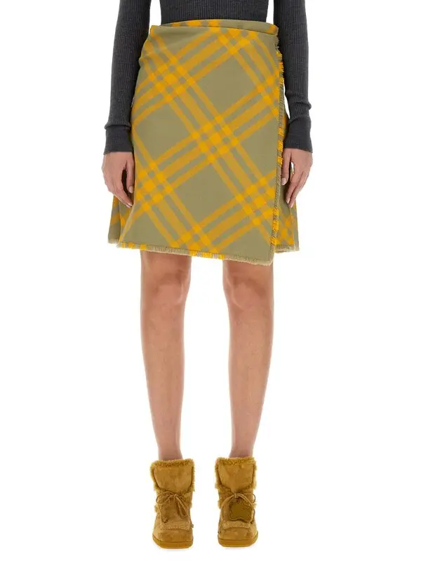 Burberry Checked Wool Blend Skirt With Frayed Hem - Yellow