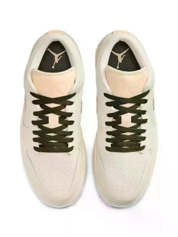 JORDAN 1 Low Sneakers