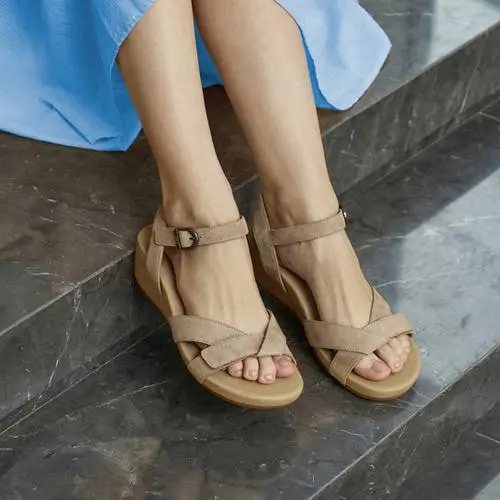 ABEO Riviera Ii Buckle Wedge Sandals - Black