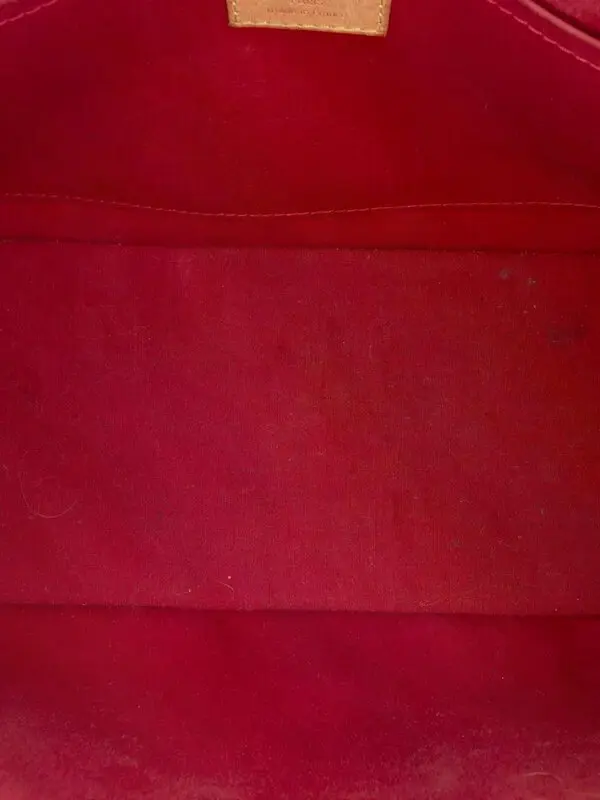 LOUIS VUITTON Monogram Vernis Rosewood Avenue Shoulder Bag - Red