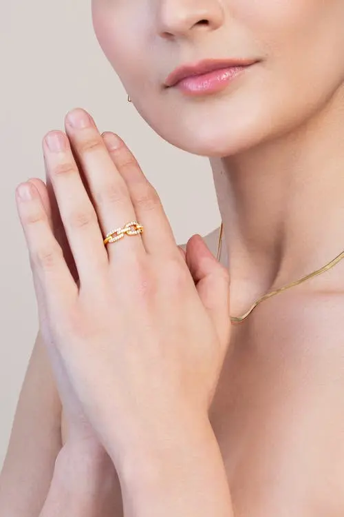 ZYNNIA COLLECTIVE Studded Twist Chain Ring
