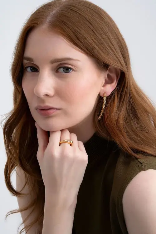ZYNNIA COLLECTIVE Facet Ring