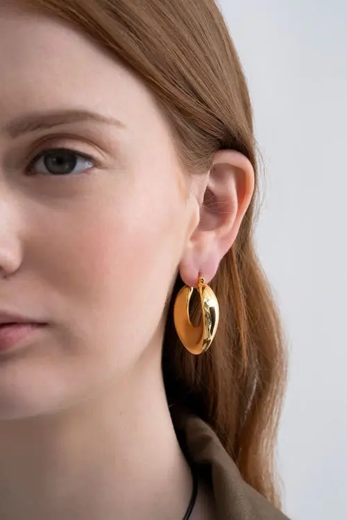 ZYNNIA COLLECTIVE Cove Hoops - Gold