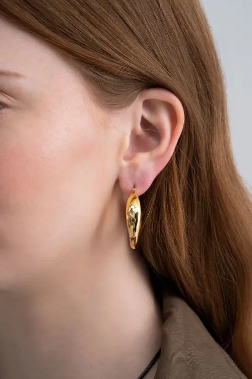 ZYNNIA COLLECTIVE Cove Hoops - Gold