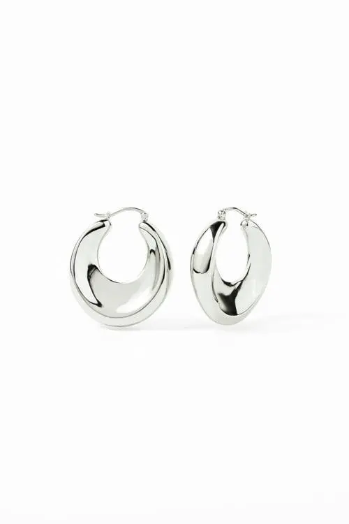 ZYNNIA COLLECTIVE Cove Hoops - Silver